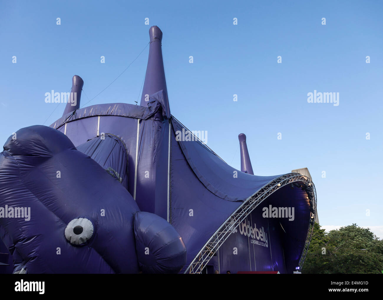 Edinburgh festival fringe underbelly hi-res stock photography and ...