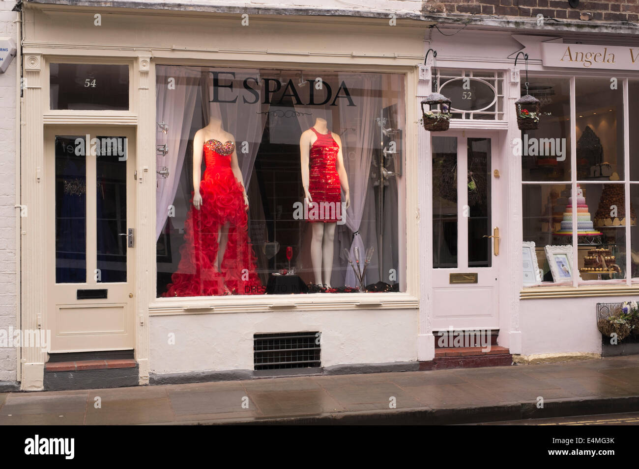 Shop window dress hi-res stock photography and images - Alamy