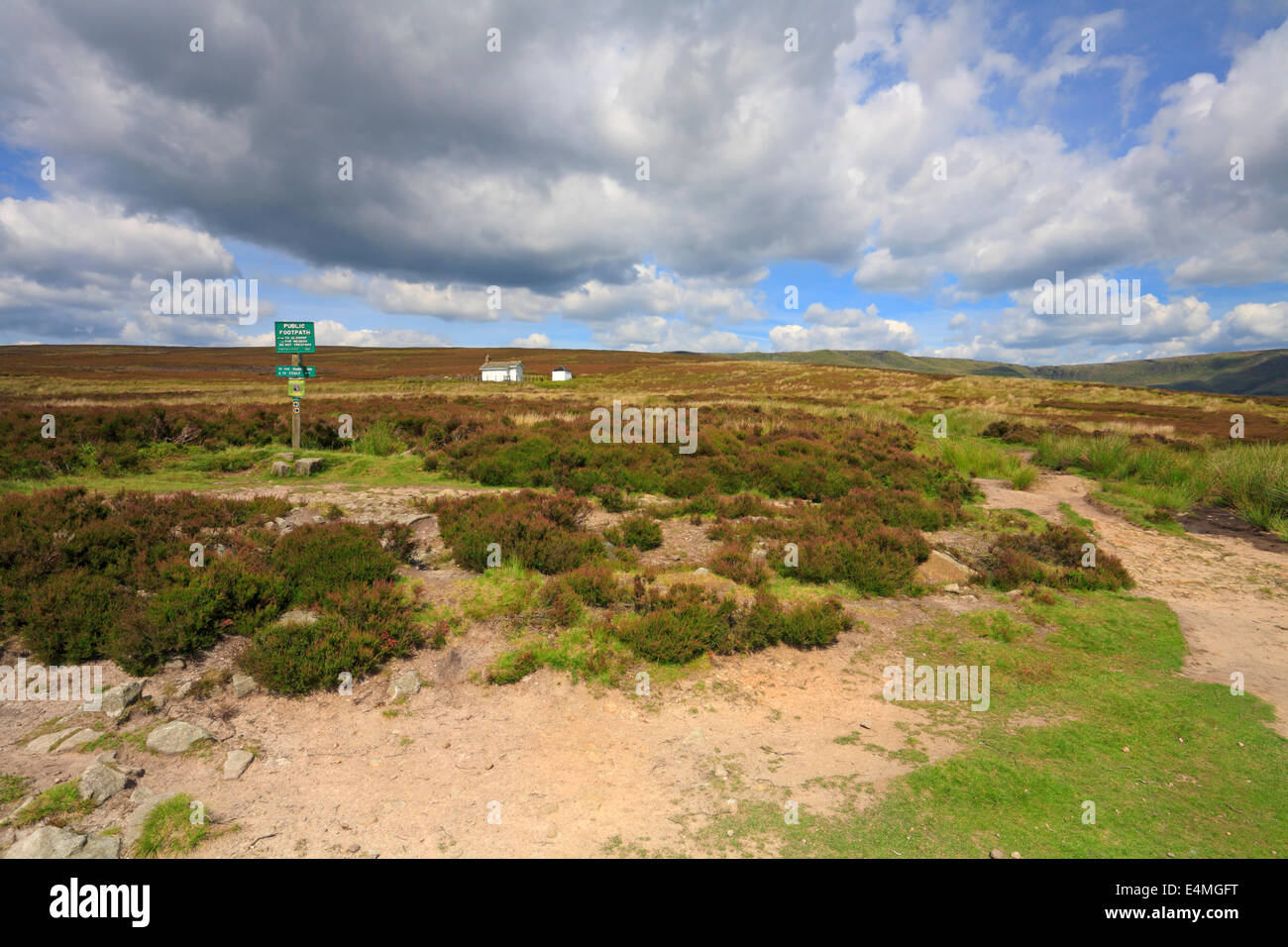 Shooting cabin off Snake Path on Middle Moor above Hayfield, Peak ...