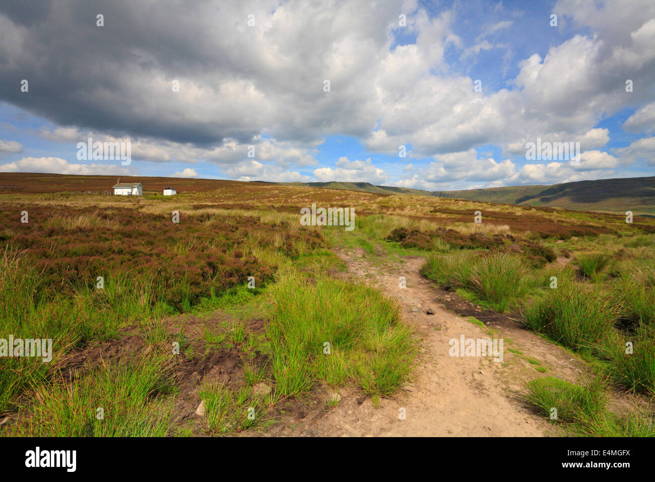 Shooting cabin off Snake Path on Middle Moor above Hayfield, Peak ...