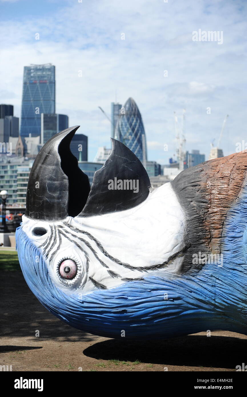 15 METER FIBREGLASS DEAD PARROT TO PROMOTE MONTY PYTHON SHOWS AT THE 02 ...