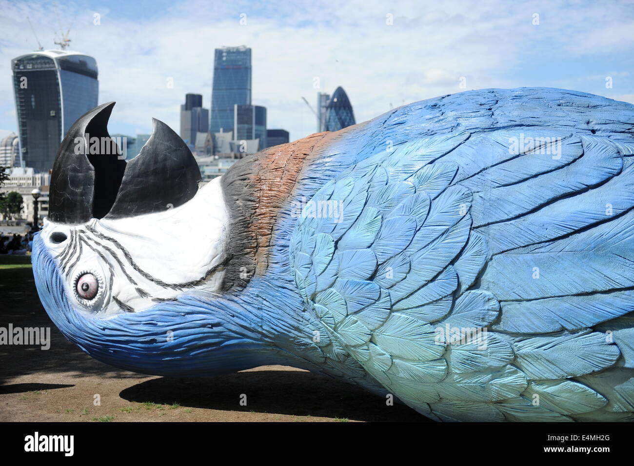 15 METER FIBREGLASS DEAD PARROT TO PROMOTE MONTY PYTHON SHOWS AT THE 02 ...