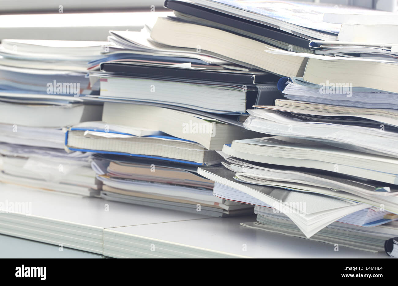 Desk unorganized mess paper hi-res stock photography and images - Alamy