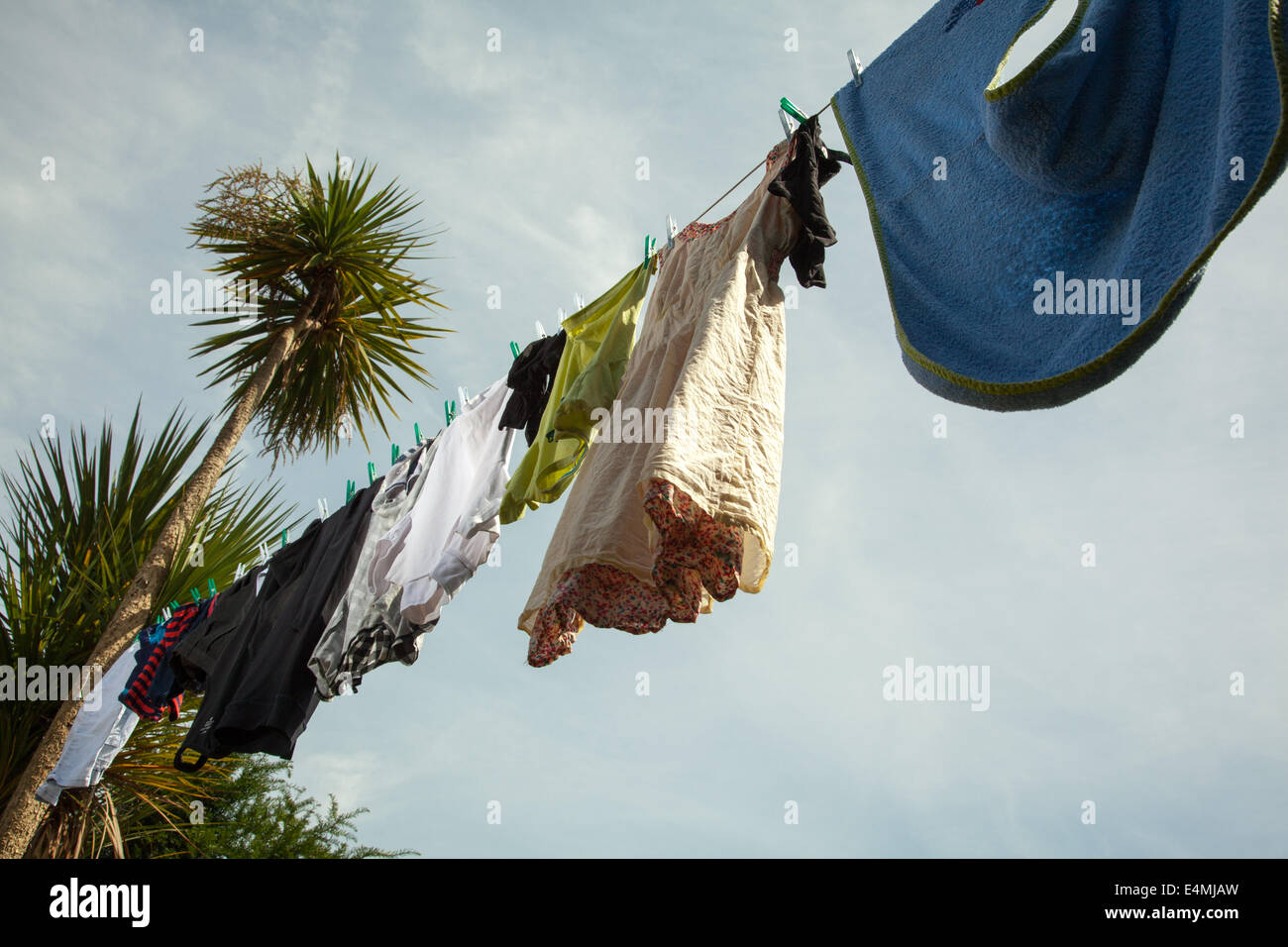Drying washing line uk hi-res stock photography and images - Alamy