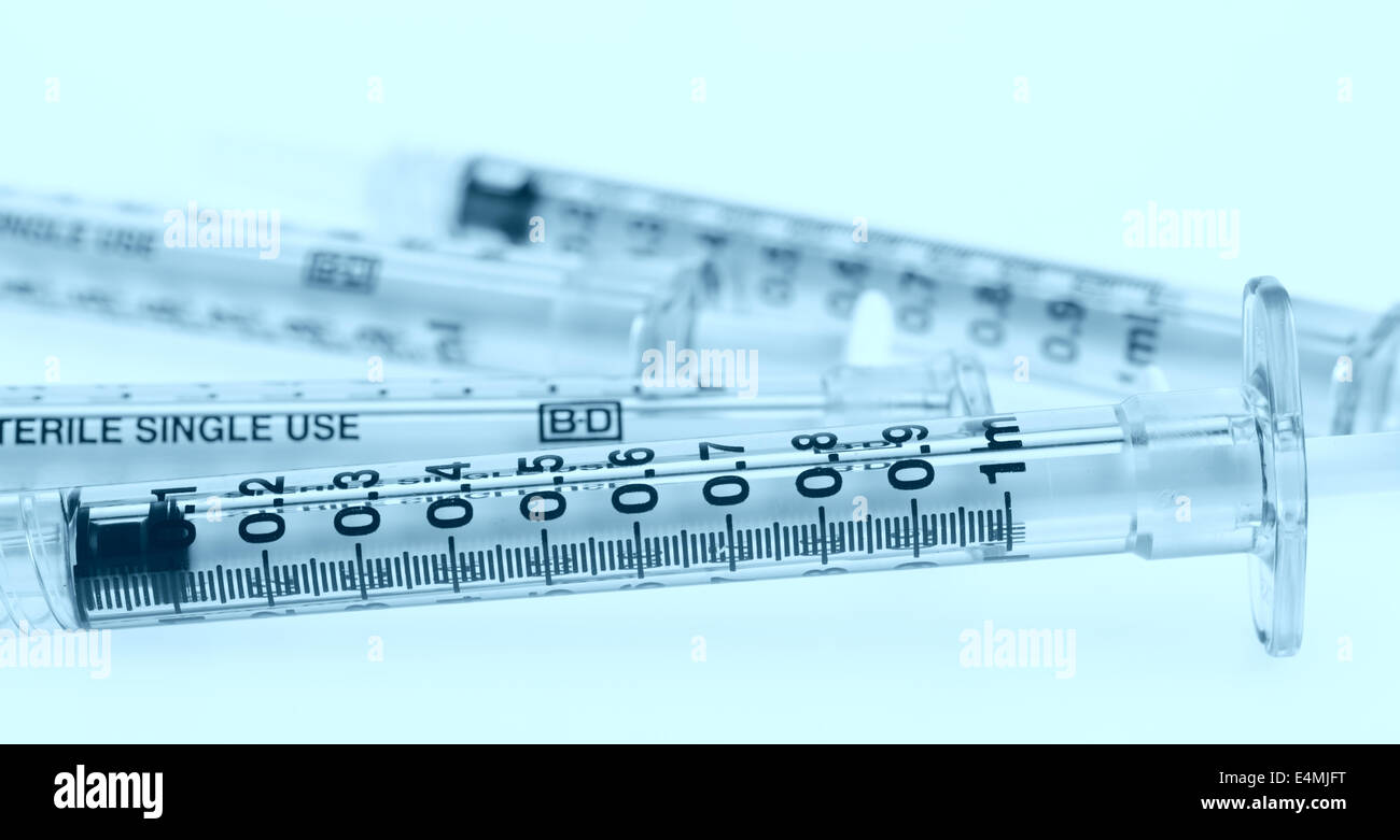 Blue syringe hi-res stock photography and images - Alamy