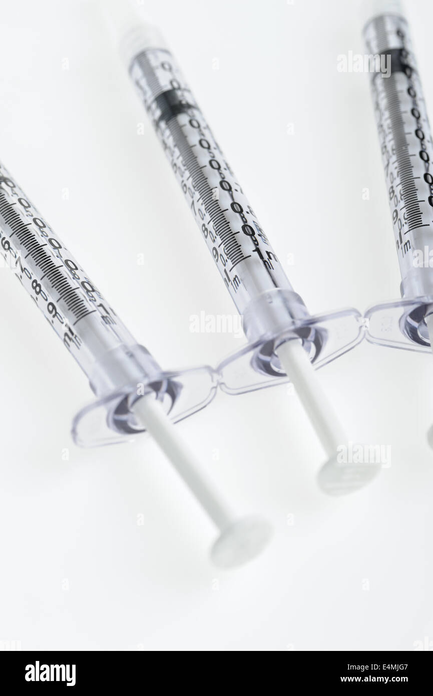 Draw up syringe hi-res stock photography and images - Alamy