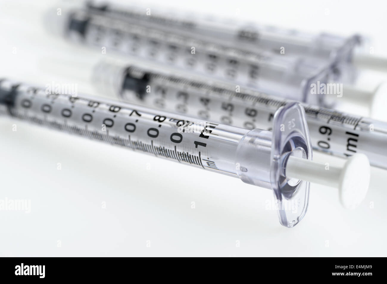 Draw up the injection syringe hi-res stock photography and images - Alamy