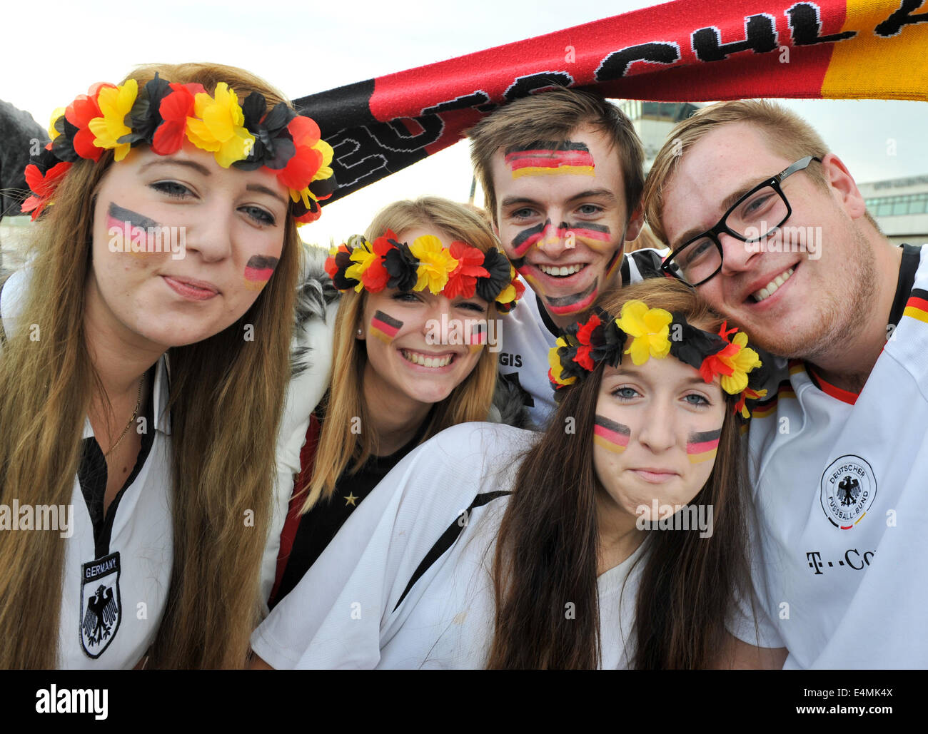 Berlin, Germany. 15th July, 2014. Soccer fans wait for the arrival of ...