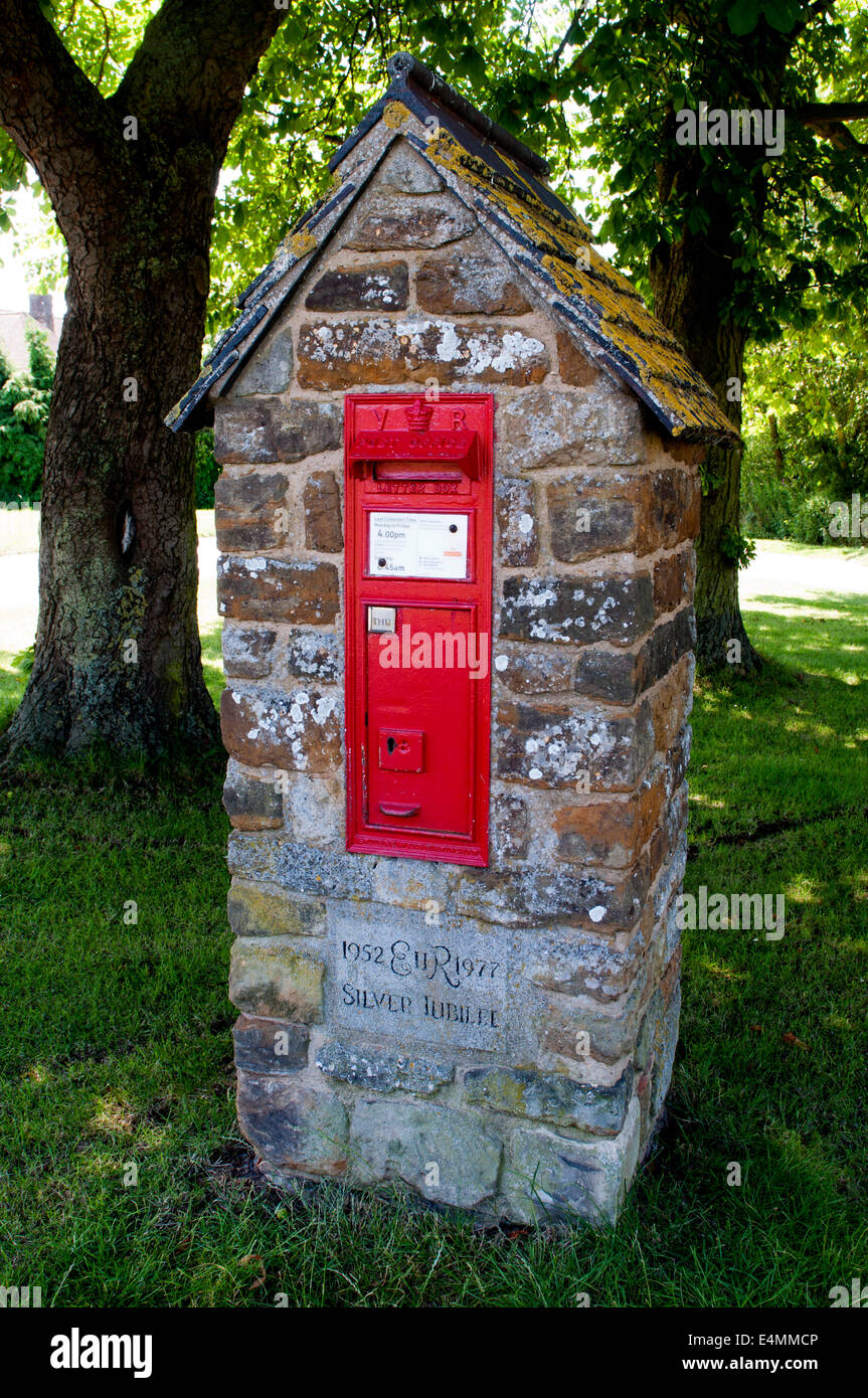 Victorian post box in Little Kineton village, Warwickshire, England, UK ...