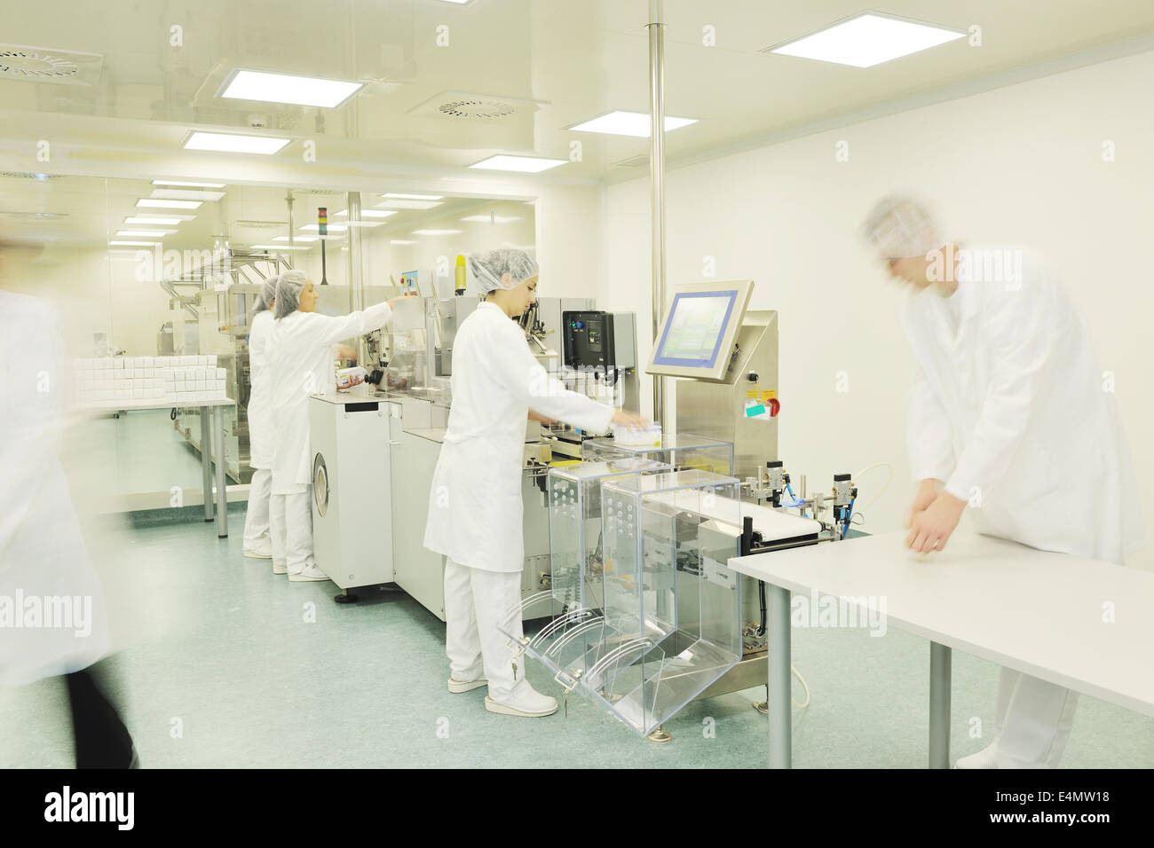 Medical device manufacturing hi-res stock photography and images - Alamy