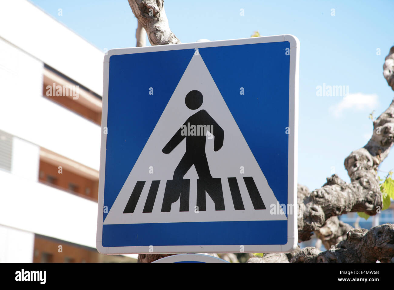 Traffic sign. Crosswalking Stock Photo - Alamy