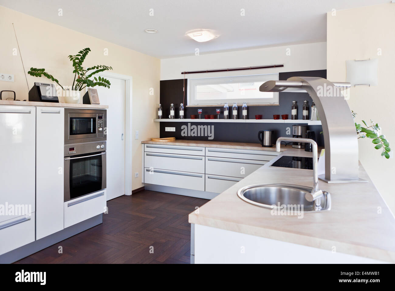 Interior of modern house kitchen Stock Photo - Alamy