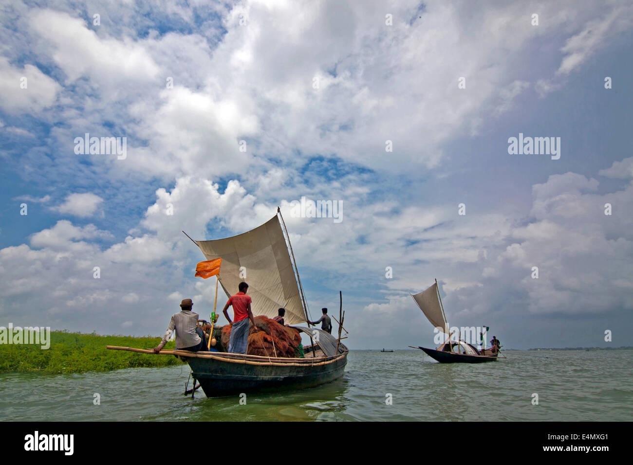 Bangladesh river boat hi-res stock photography and images - Alamy