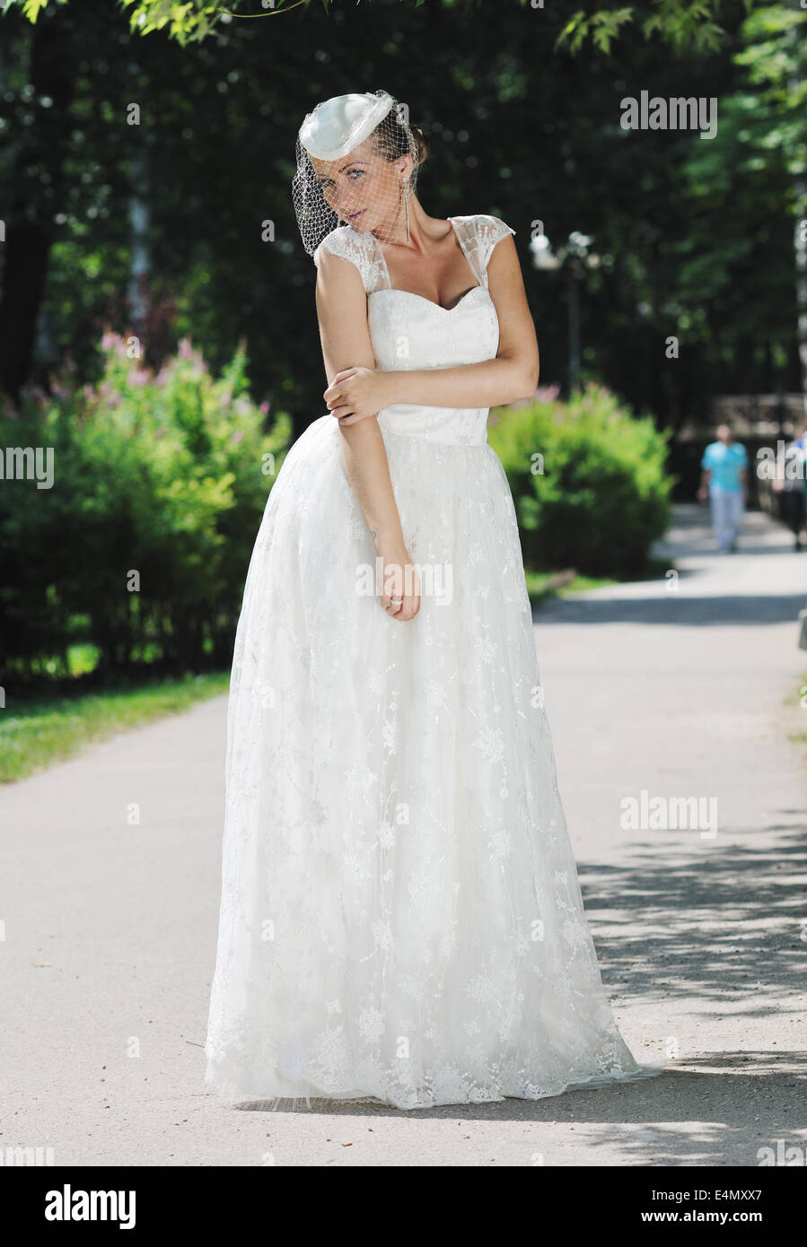 beautiful bride outdoor Stock Photo - Alamy