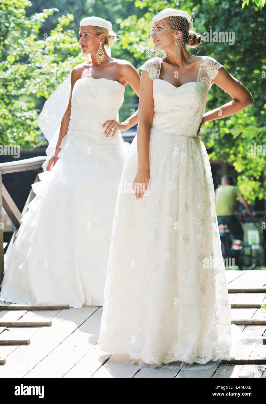 beautiful bride outdoor Stock Photo - Alamy