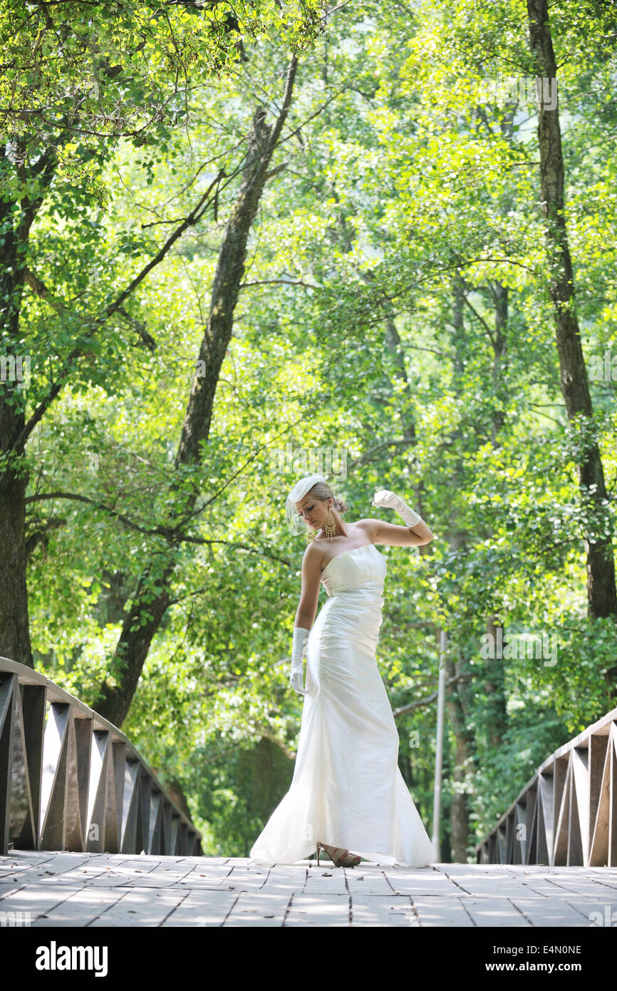 beautiful bride outdoor Stock Photo - Alamy