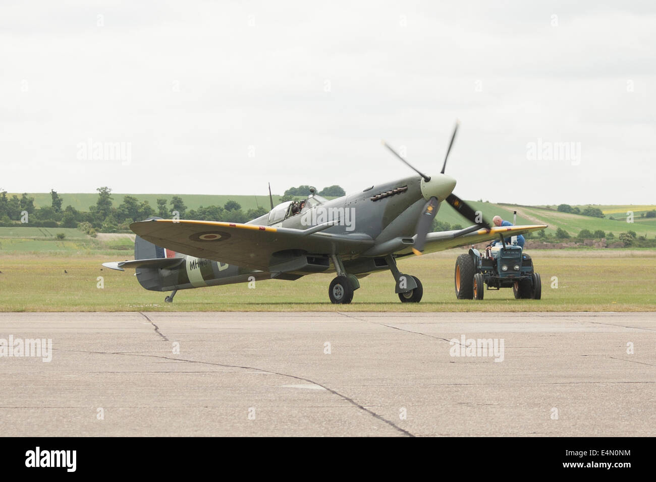Spitfire landing gear hi-res stock photography and images - Alamy
