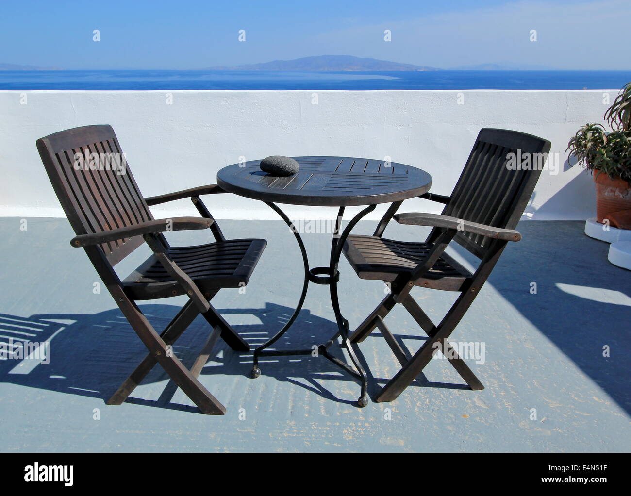 Table and chairs at Santorini, Greece Stock Photo - Alamy
