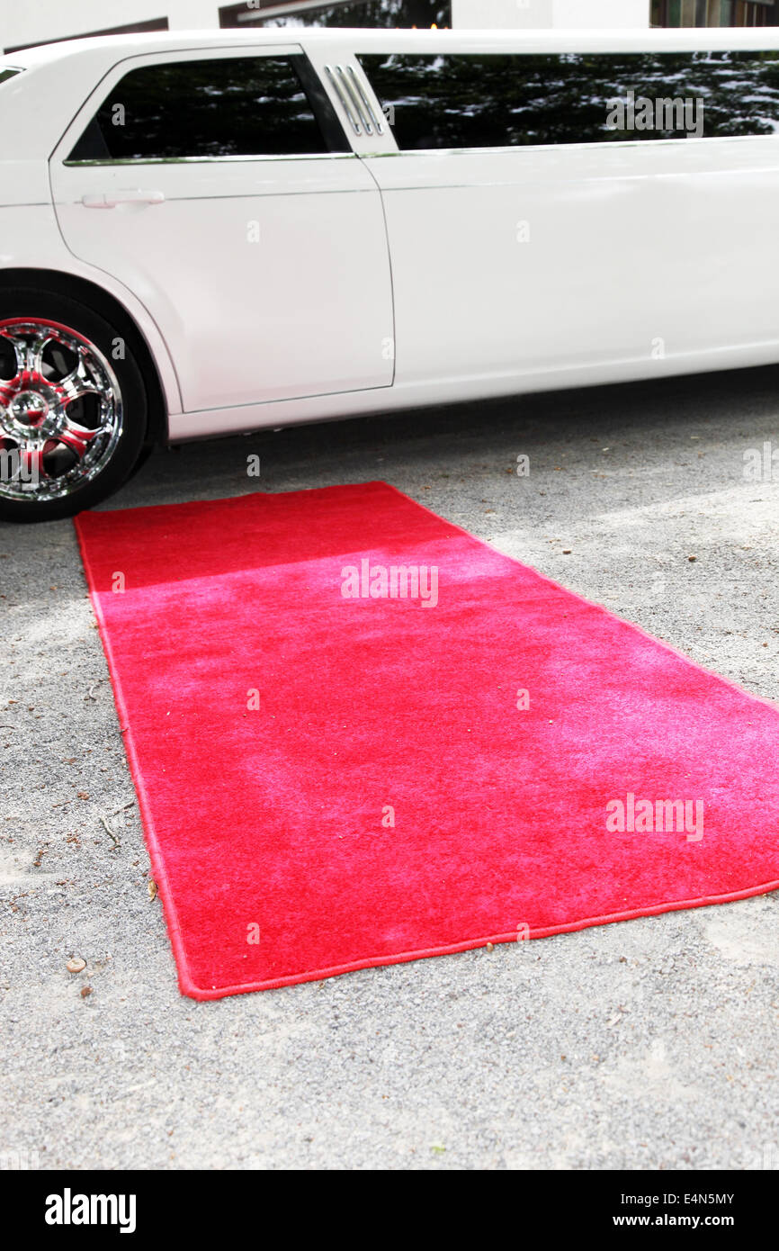 Limousine and red carpet Stock Photo - Alamy