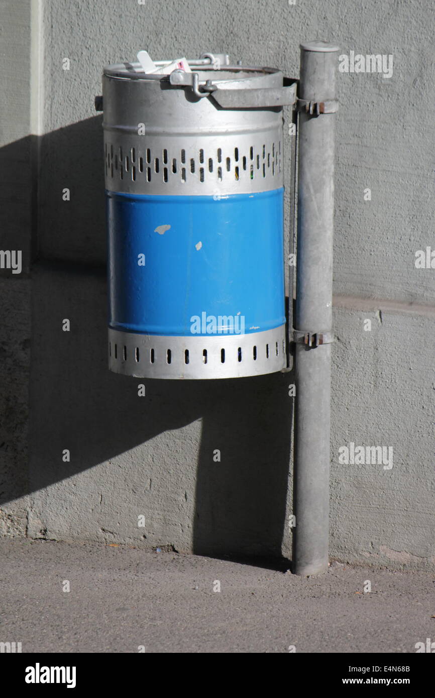 Dustbin in the street Stock Photo - Alamy
