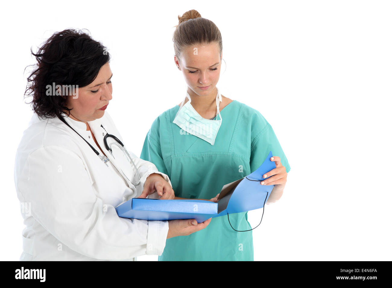 Doctor patient discussion folder hi-res stock photography and images ...