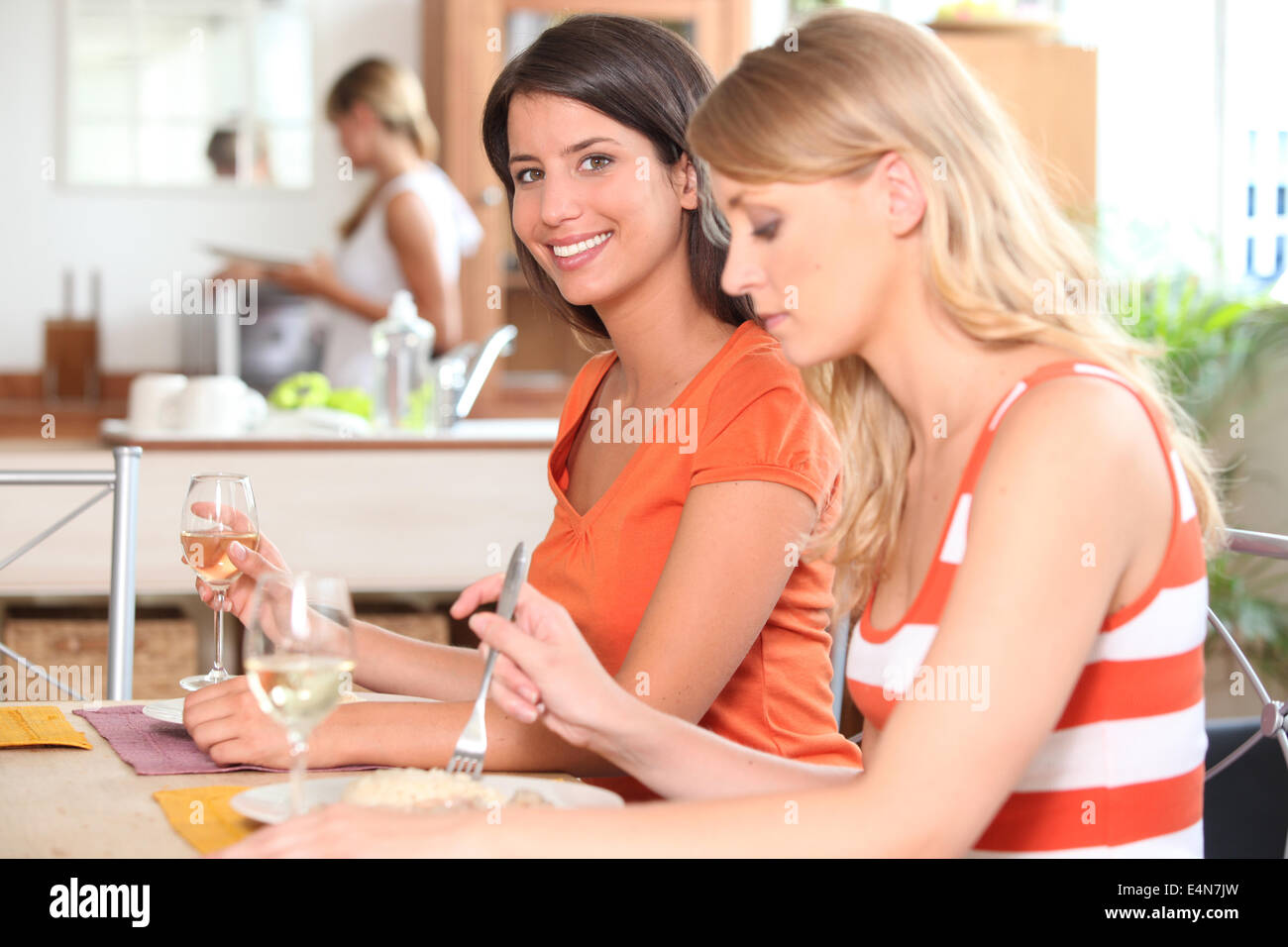 Young women having lunch Stock Photo - Alamy