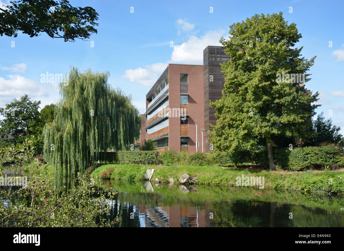 Riverside offices hi-res stock photography and images - Alamy