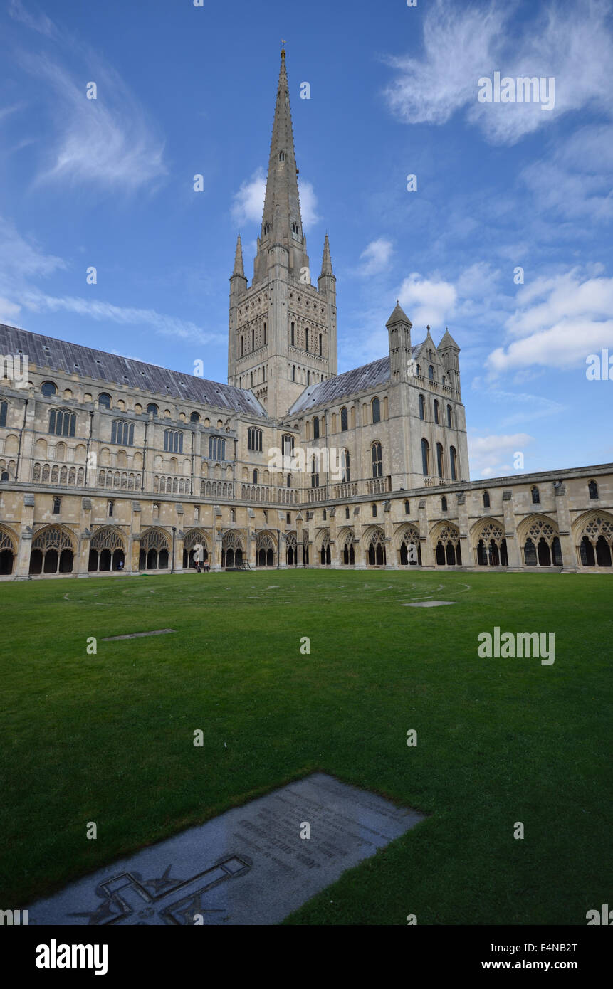 Ornate cloisters hi-res stock photography and images - Alamy