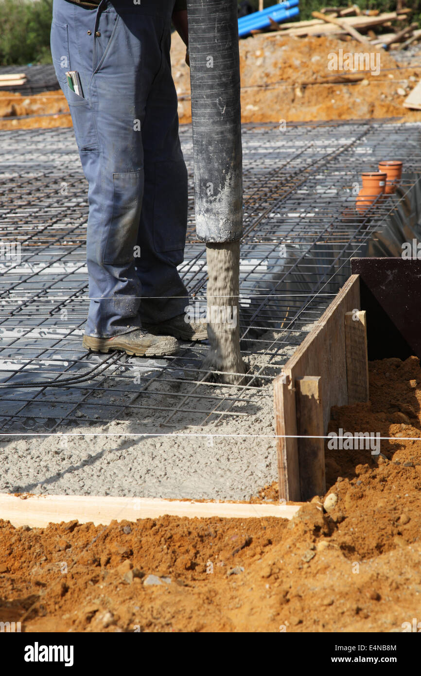 Builder pouring concrete foundations Stock Photo - Alamy