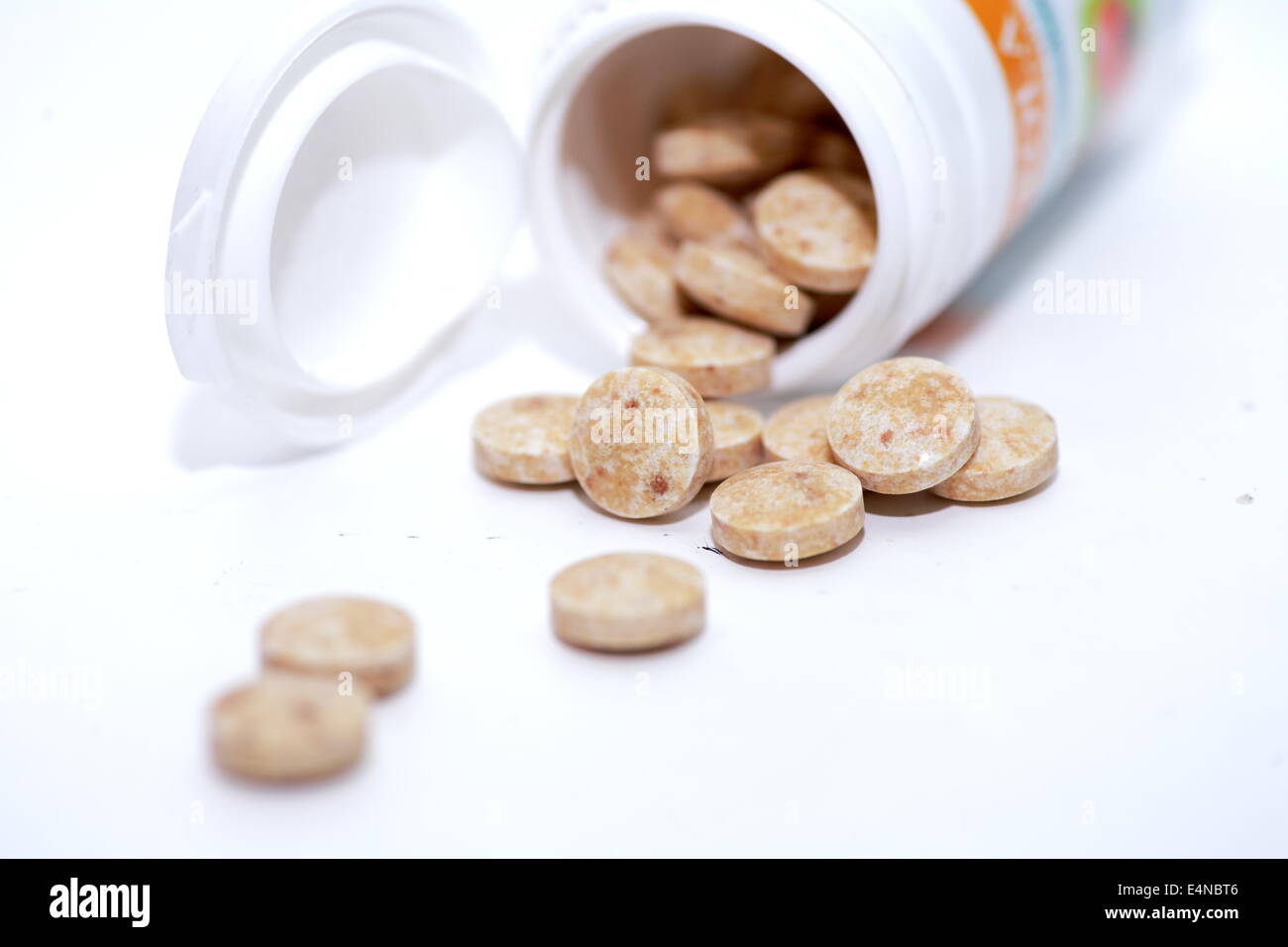 white tablets with bottle on Stock Photo - Alamy