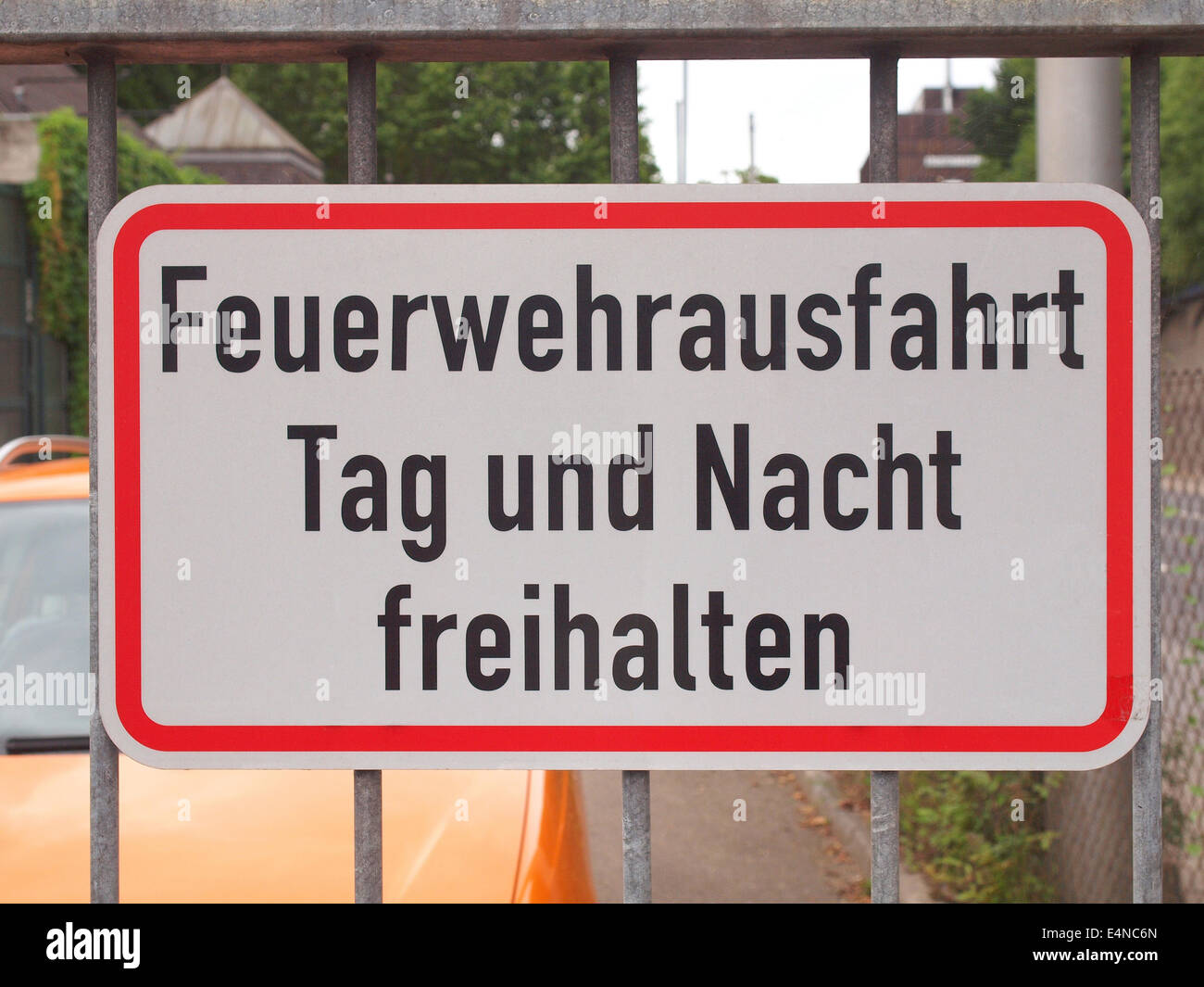 Fire lane sign Stock Photo - Alamy