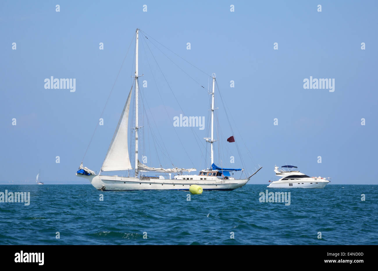 Two speed boats hi-res stock photography and images - Alamy