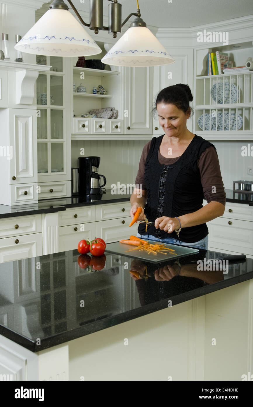Mahlzeit vorbereiten hi-res stock photography and images - Alamy