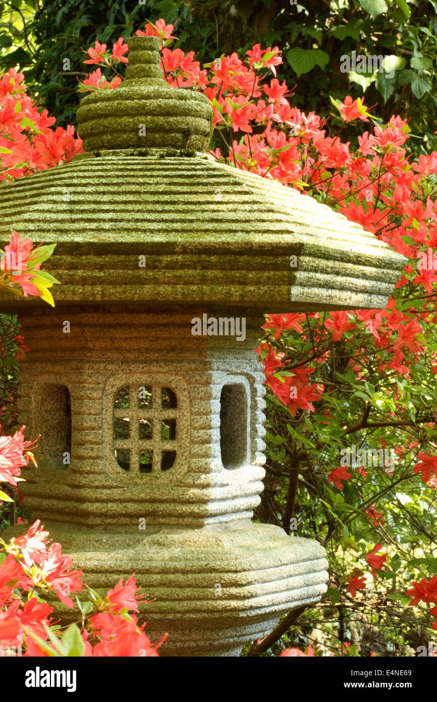 Japanese stone lantern hi-res stock photography and images - Alamy
