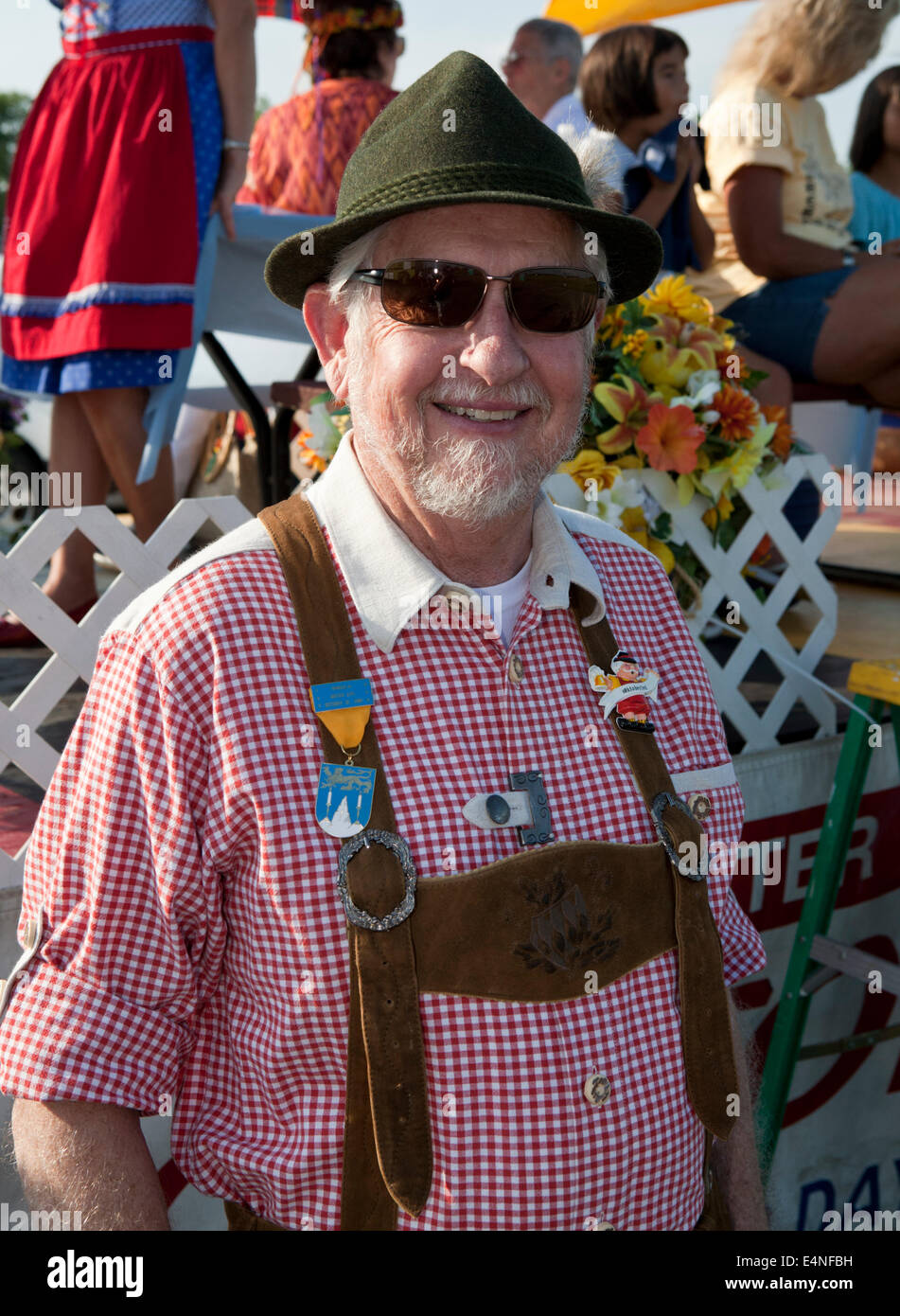 Man dressed in tradional German clothing Stock Photo - Alamy