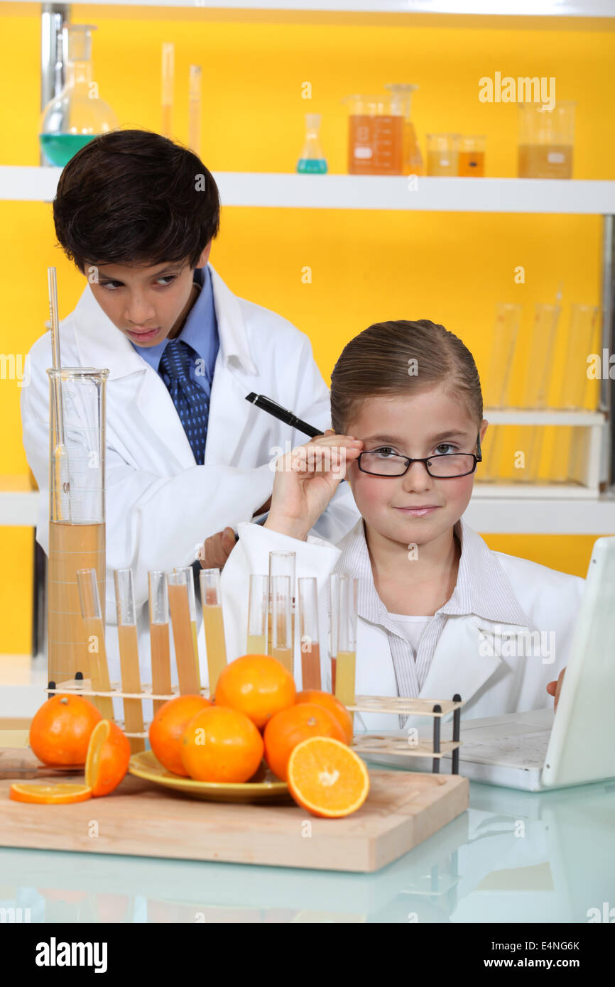 Science kids hi-res stock photography and images - Alamy