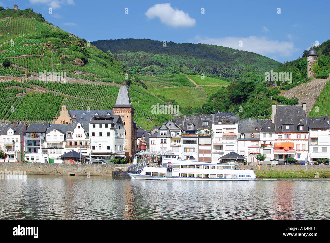 Weinberg an der mosel hi-res stock photography and images - Alamy