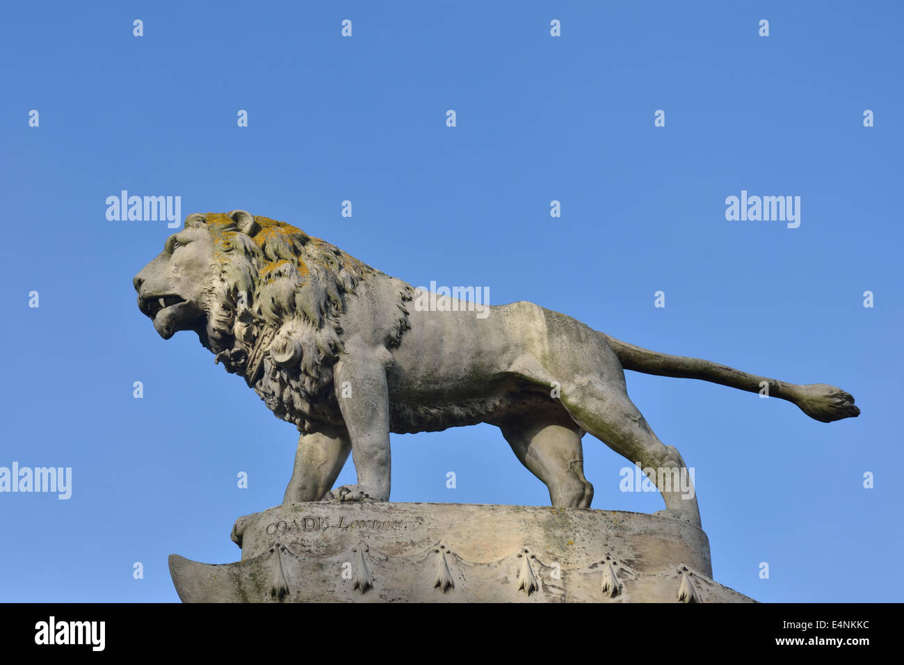 English stone lion hi-res stock photography and images - Alamy