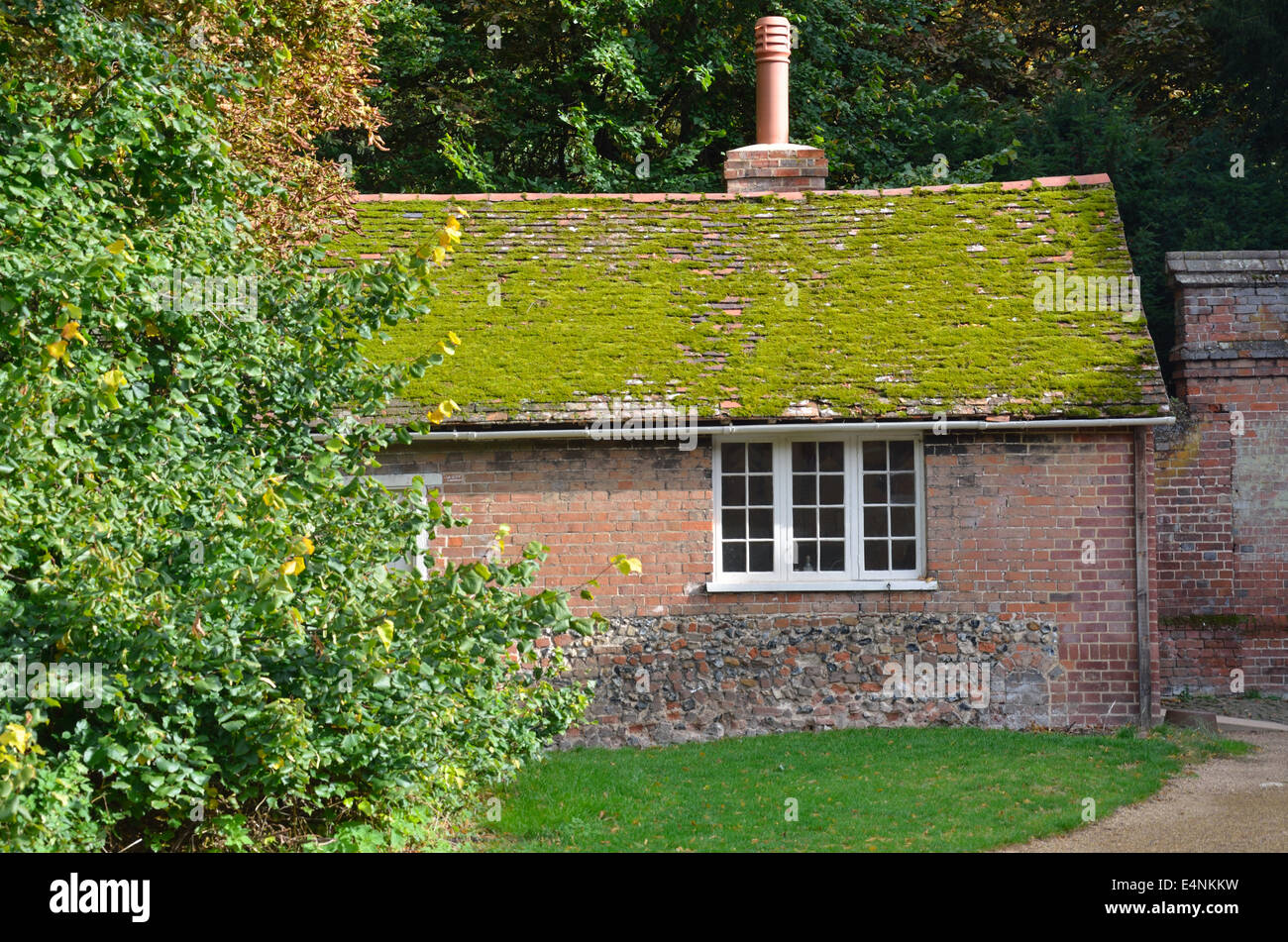 Brick cottage hi-res stock photography and images - Alamy