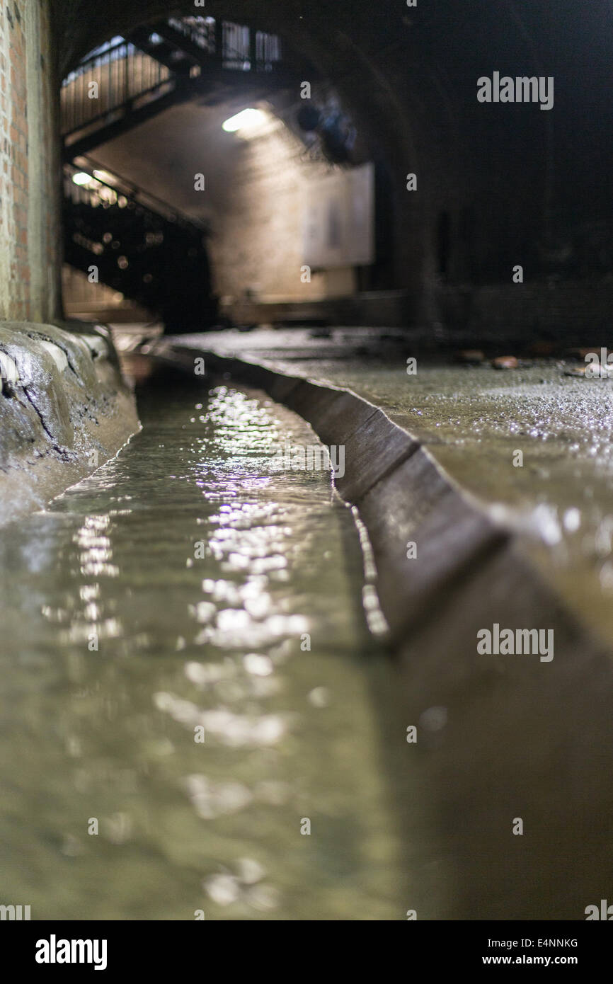 Floor gutter hi-res stock photography and images - Alamy