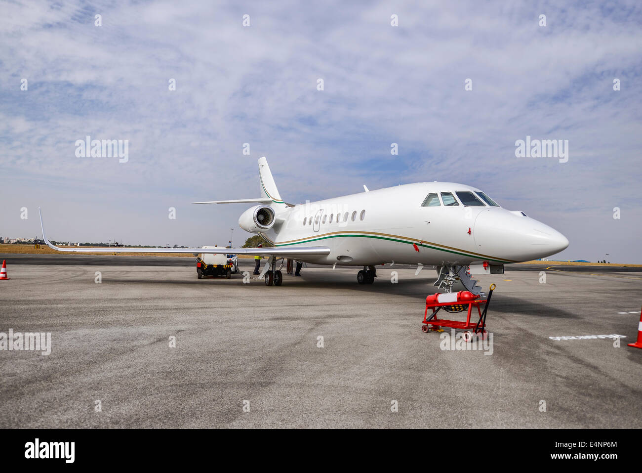 Business jet cockpit hi-res stock photography and images - Alamy