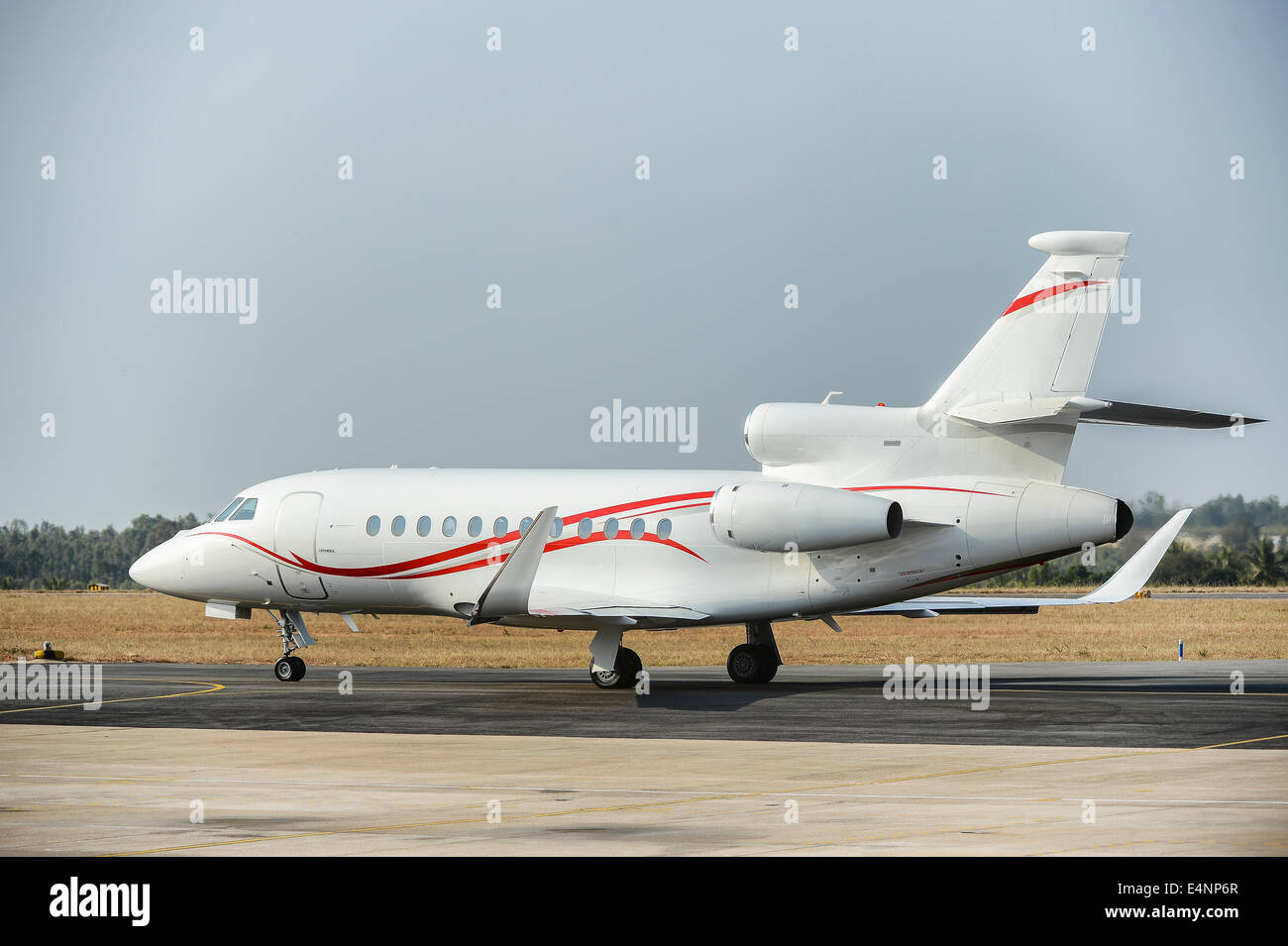 Airplane taxing for take off hi-res stock photography and images - Alamy
