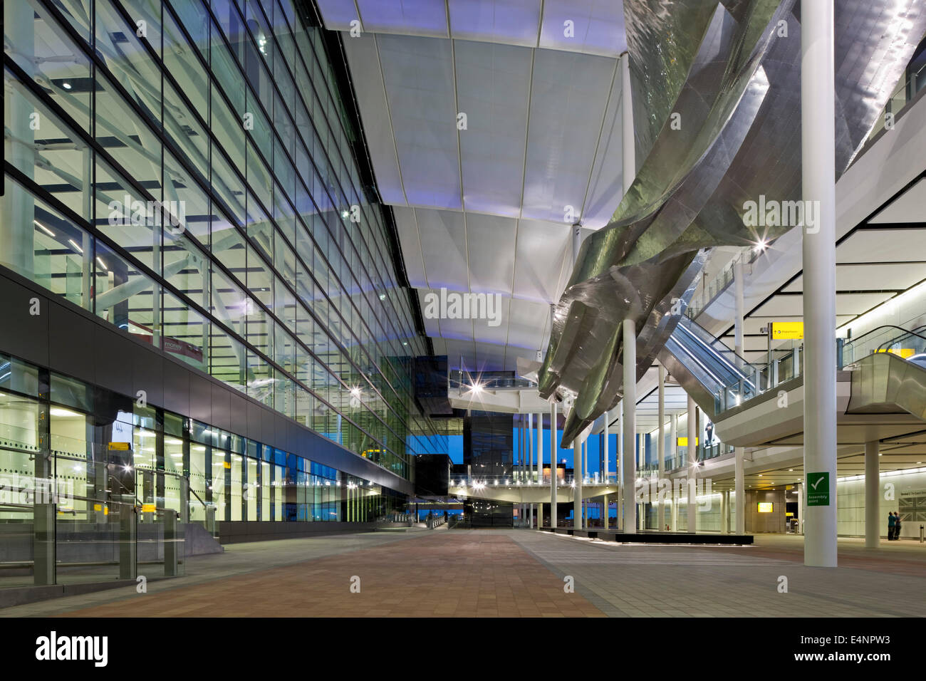 Slipstream sculpture richard wilson terminal hi-res stock photography ...