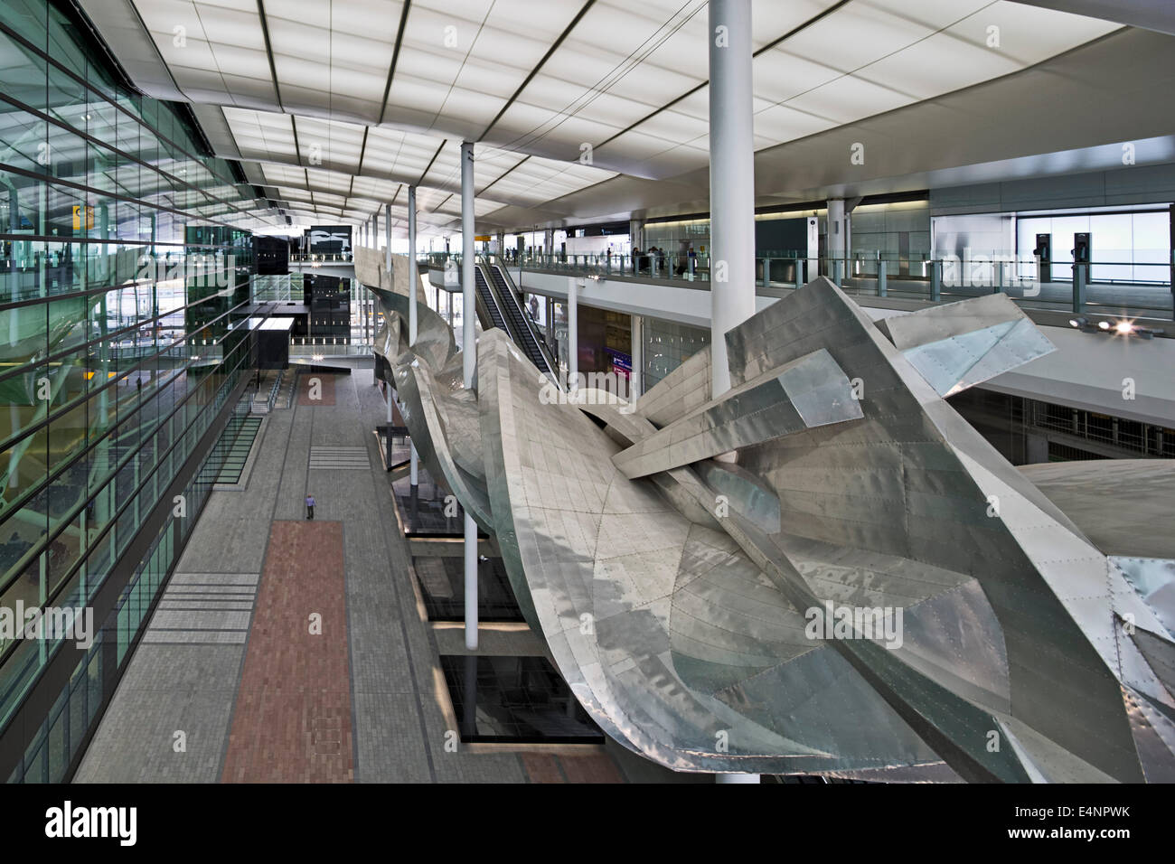 Slipstream sculpture richard wilson terminal hi-res stock photography ...