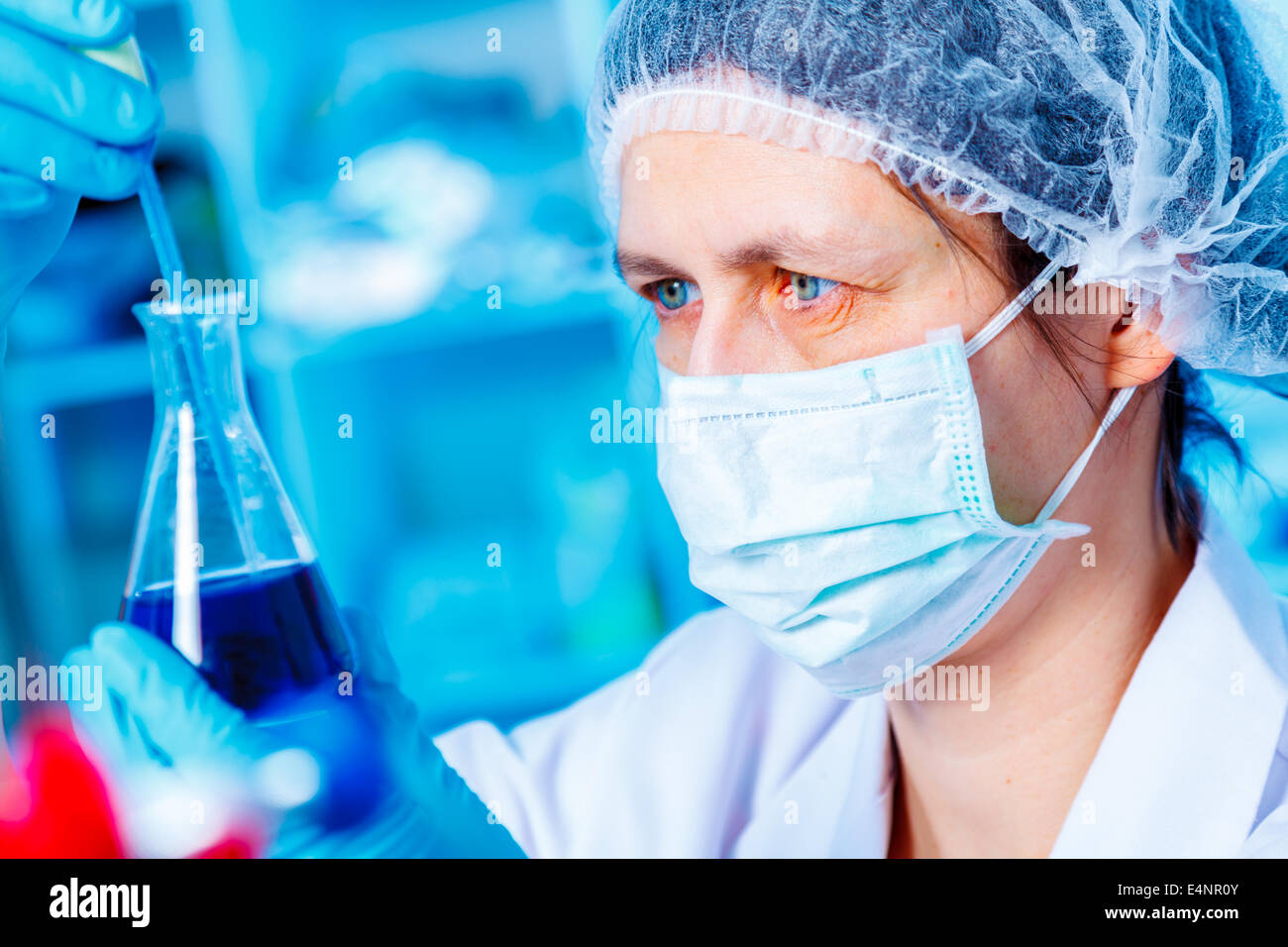 Woman in chemistry lab Stock Photo - Alamy