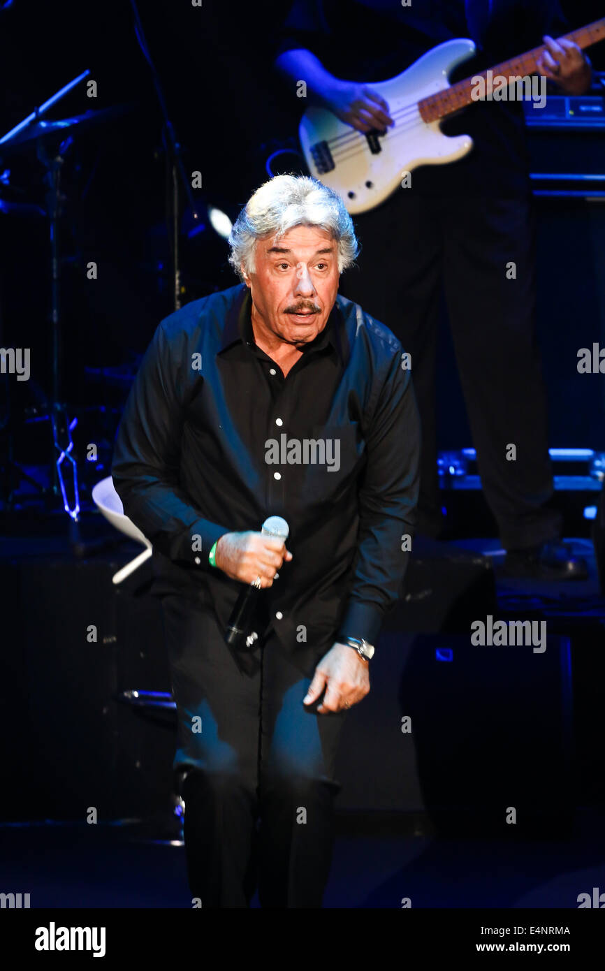 Tony orlando hi-res stock photography and images - Alamy