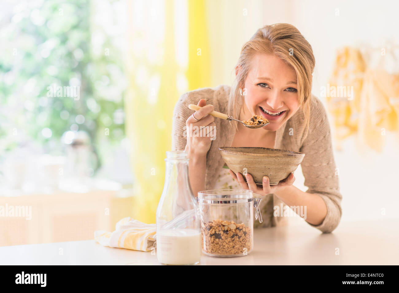 Woman eating breakfast sitting hi-res stock photography and images - Alamy