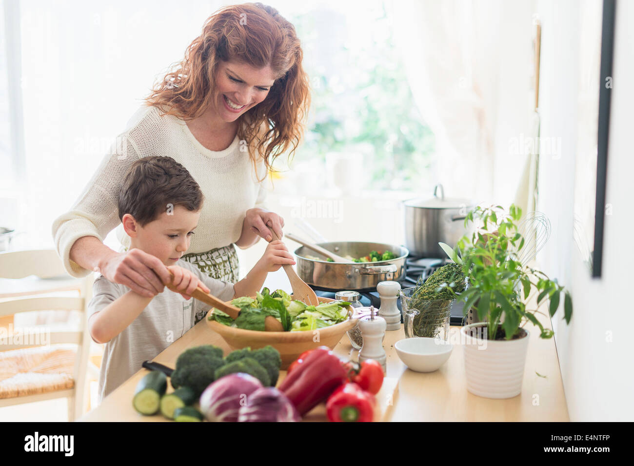 Mother son cooking food together hi-res stock photography and images ...