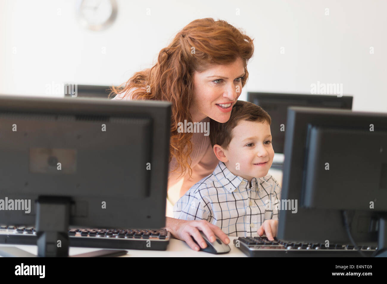 Woman learning computer hi-res stock photography and images - Alamy