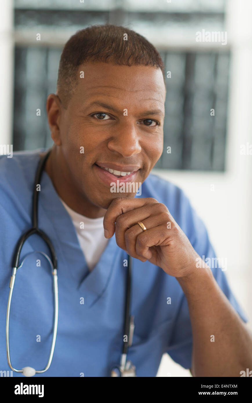 Portrait of male doctor in hospital Stock Photo - Alamy